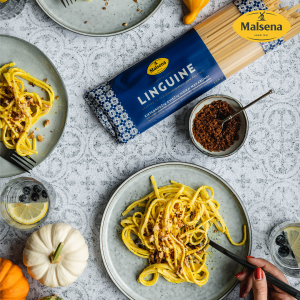 Makaronai su moliūgų padažu, riešutais ir duonos trupiniais | Malsena